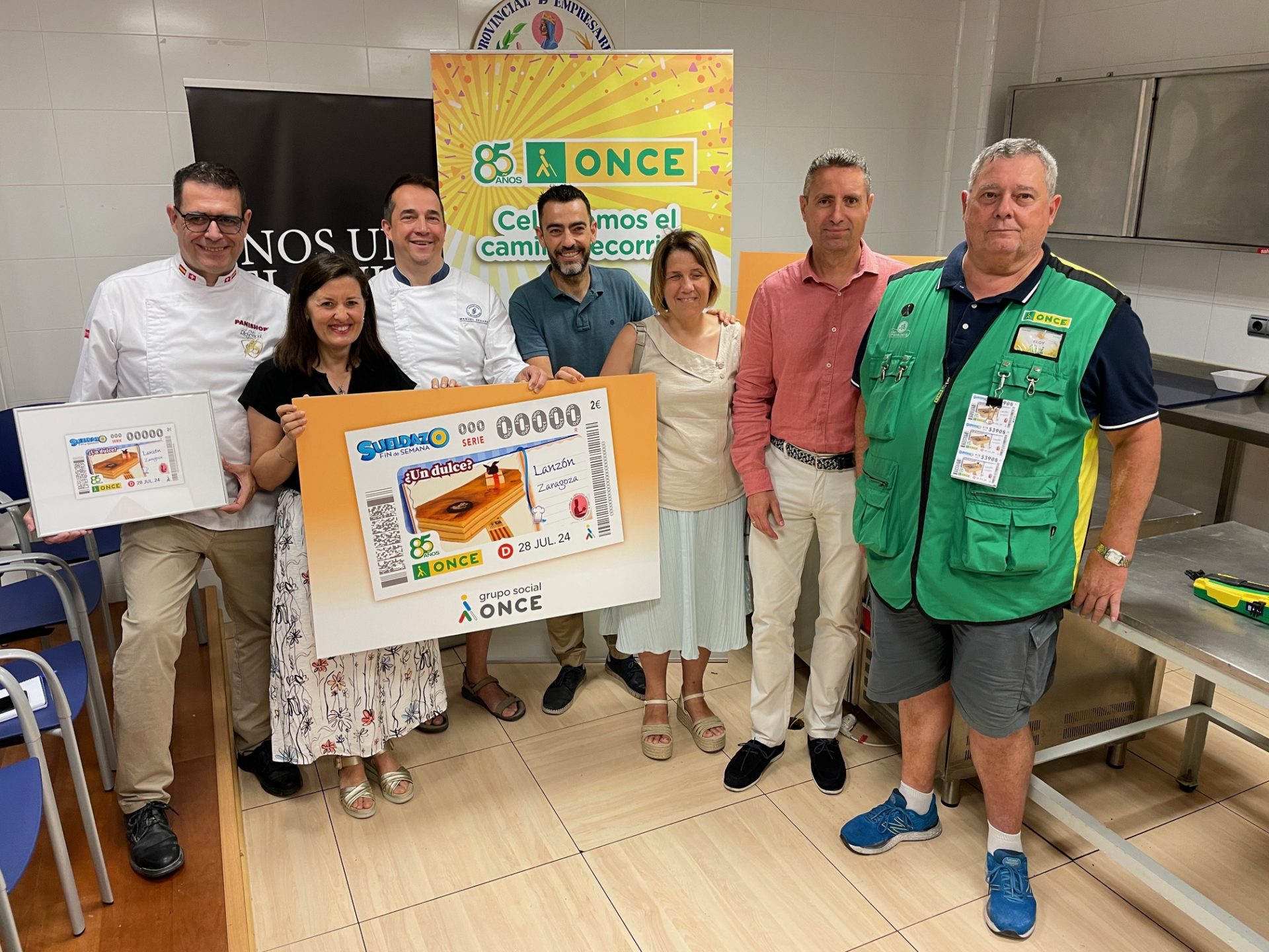 El Lanzón de San Jorge, dulce típico del Día de Aragón, en el cupón de ...