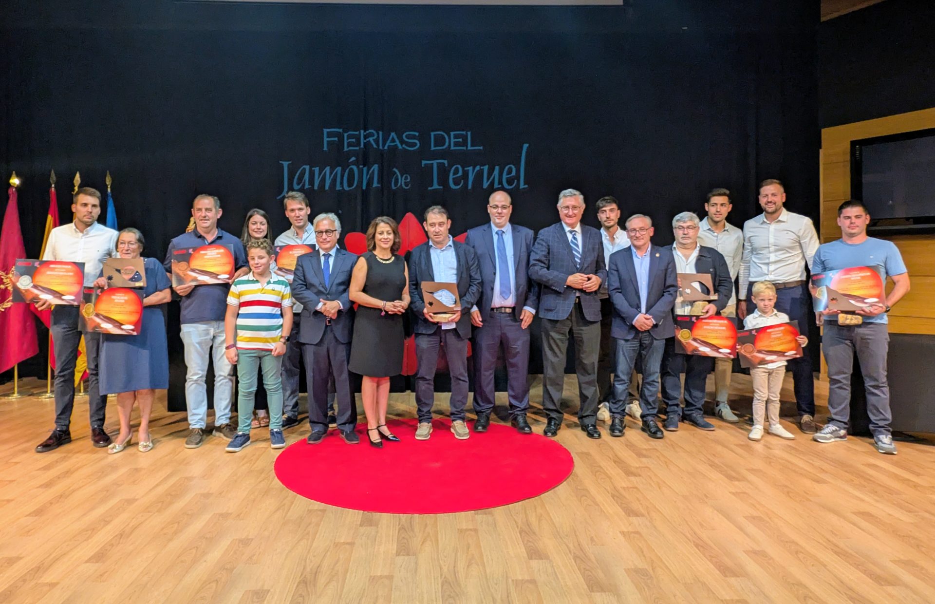 SOINCAR con su marca ARCOIRIS consigue la Medalla de Oro al mejor Jamón de Teruel DOP 2025 ...